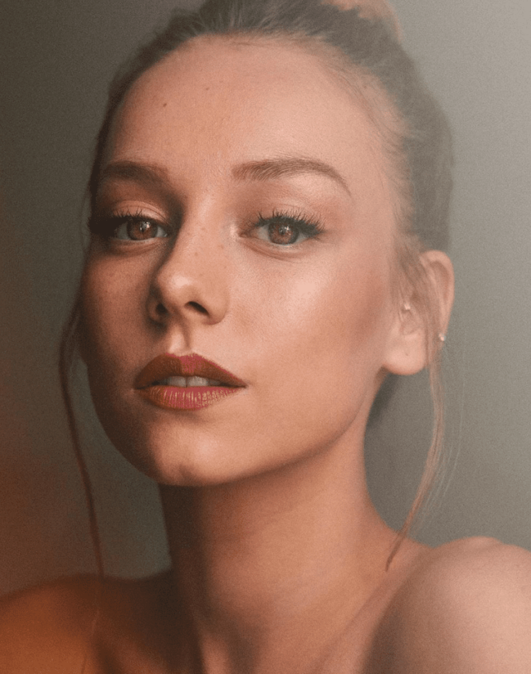 Ester Expósito antes de las cirugías: su transformación