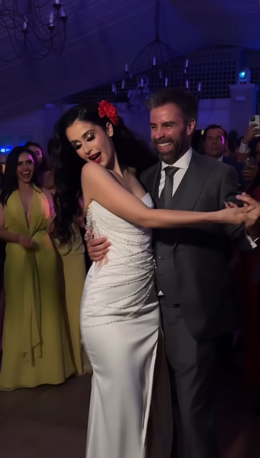 Lupita Villalobos. ¿Cuánto cuesta su vestido de novia?